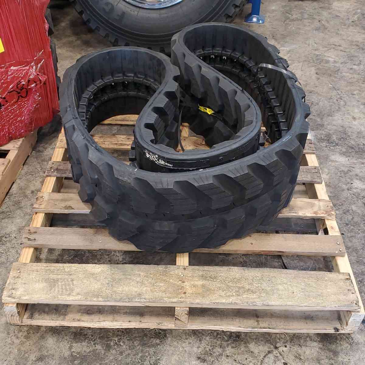 300x52.5Nx84 Premium Steel Belt Rubber Track RT14557 – Tires Today